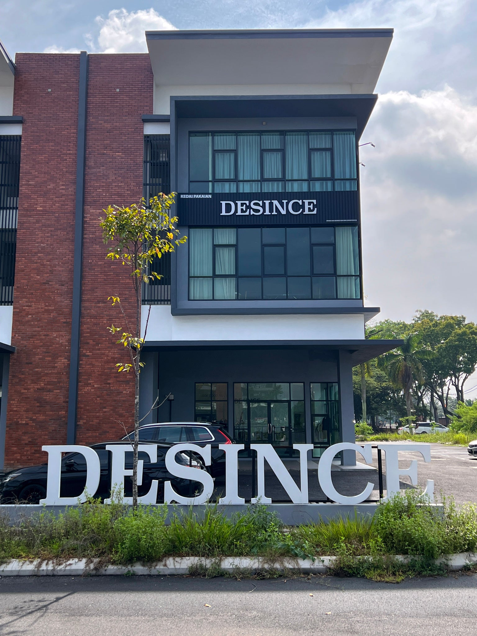 About Us– Desince